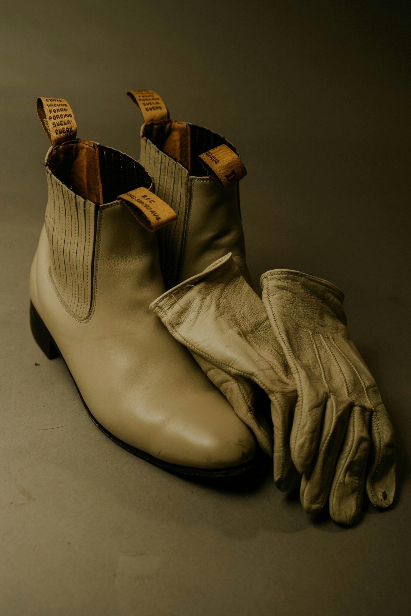 Plainsman Leather Gloves | Premium Cabretta & Cowhide Gloves